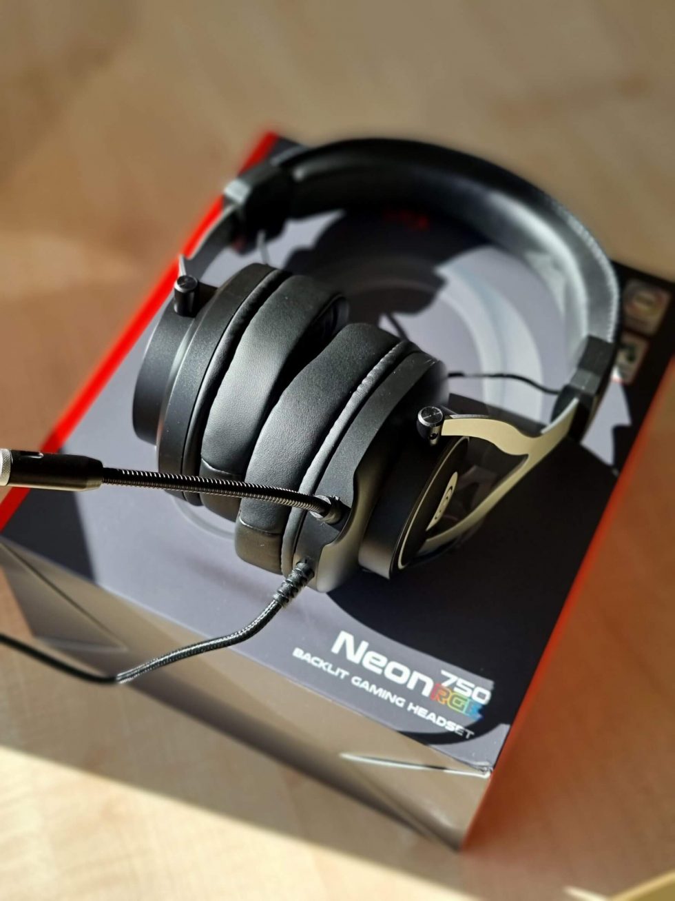 Dla kogo są słuchawki gamingowe Genesis Neon 750 RGB? Pierwsze wrażenia