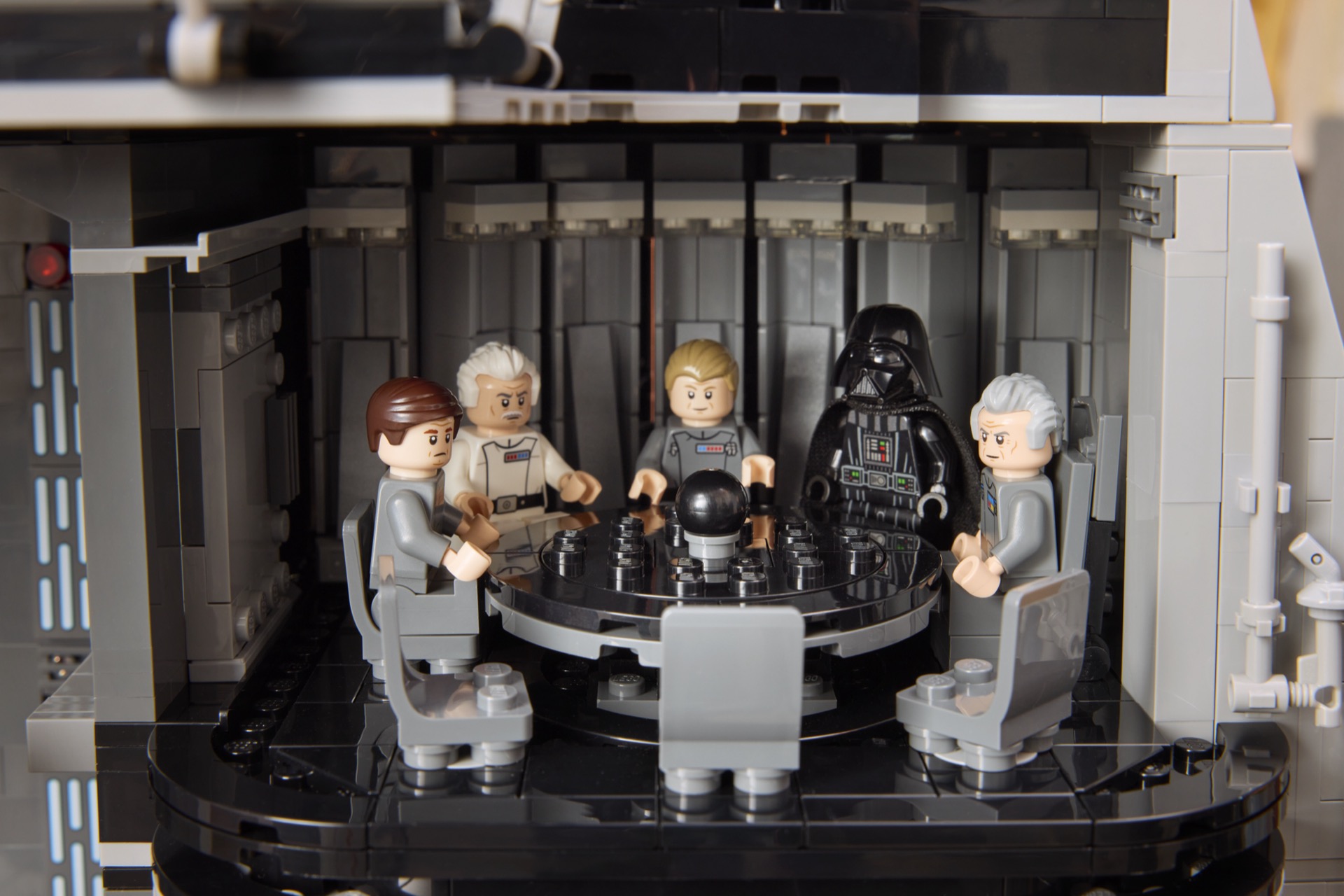 Ogromna Gwiazda Śmierci z LEGO już jest! Ma 38 minifigurek i ponad 9 ...